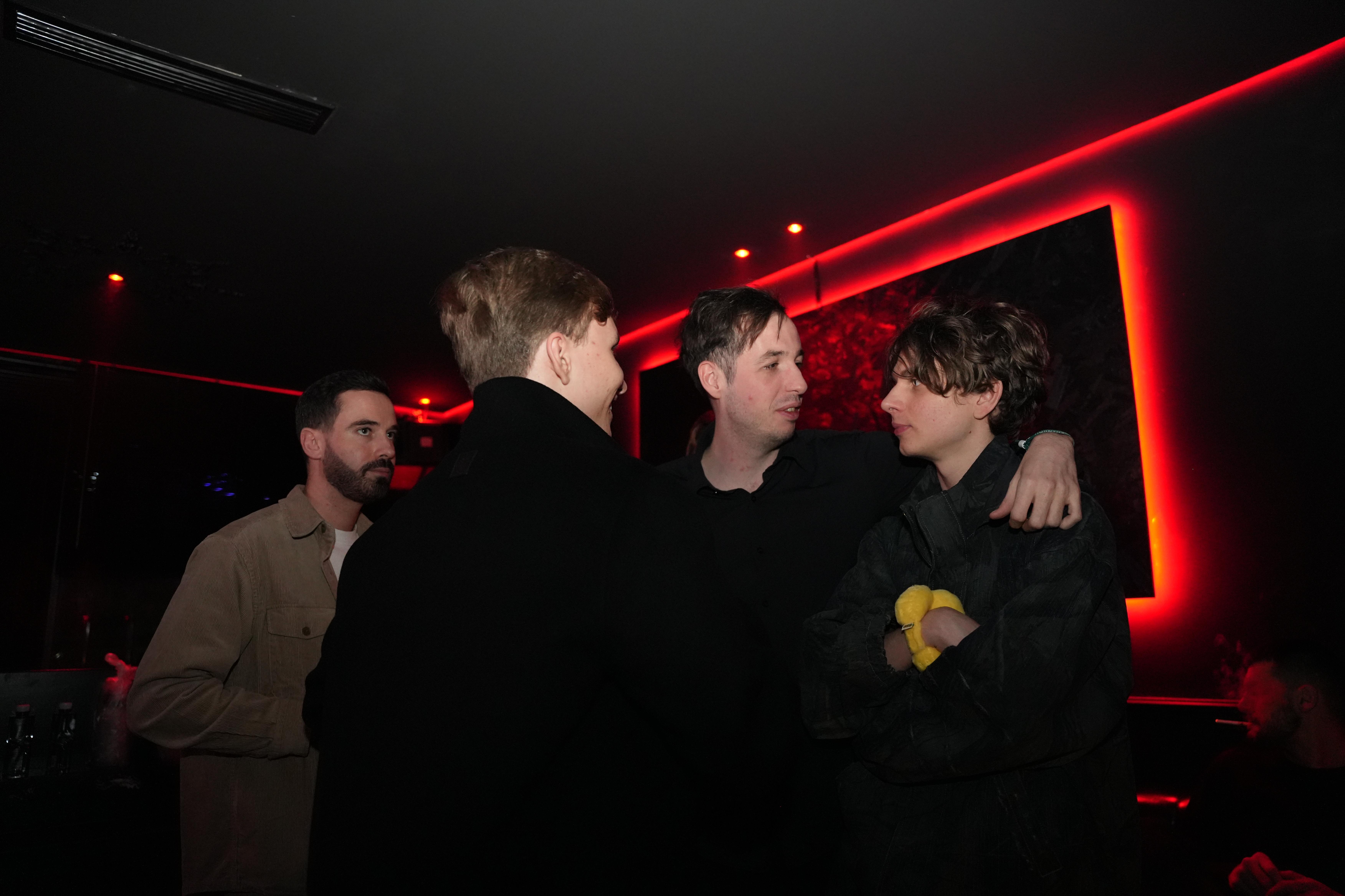 时间或许会重来，但和小孩、京介、NiKo、K神一起蹦迪的机会一辈子能有几次？-CS2-虎扑社区