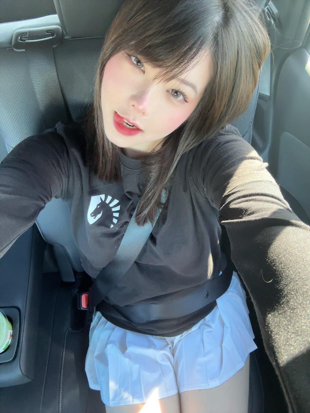 [每日航班]Mayumi日常照：就是你把Dhokla引过来开账号的？-英雄联盟丨LPL-虎扑社区