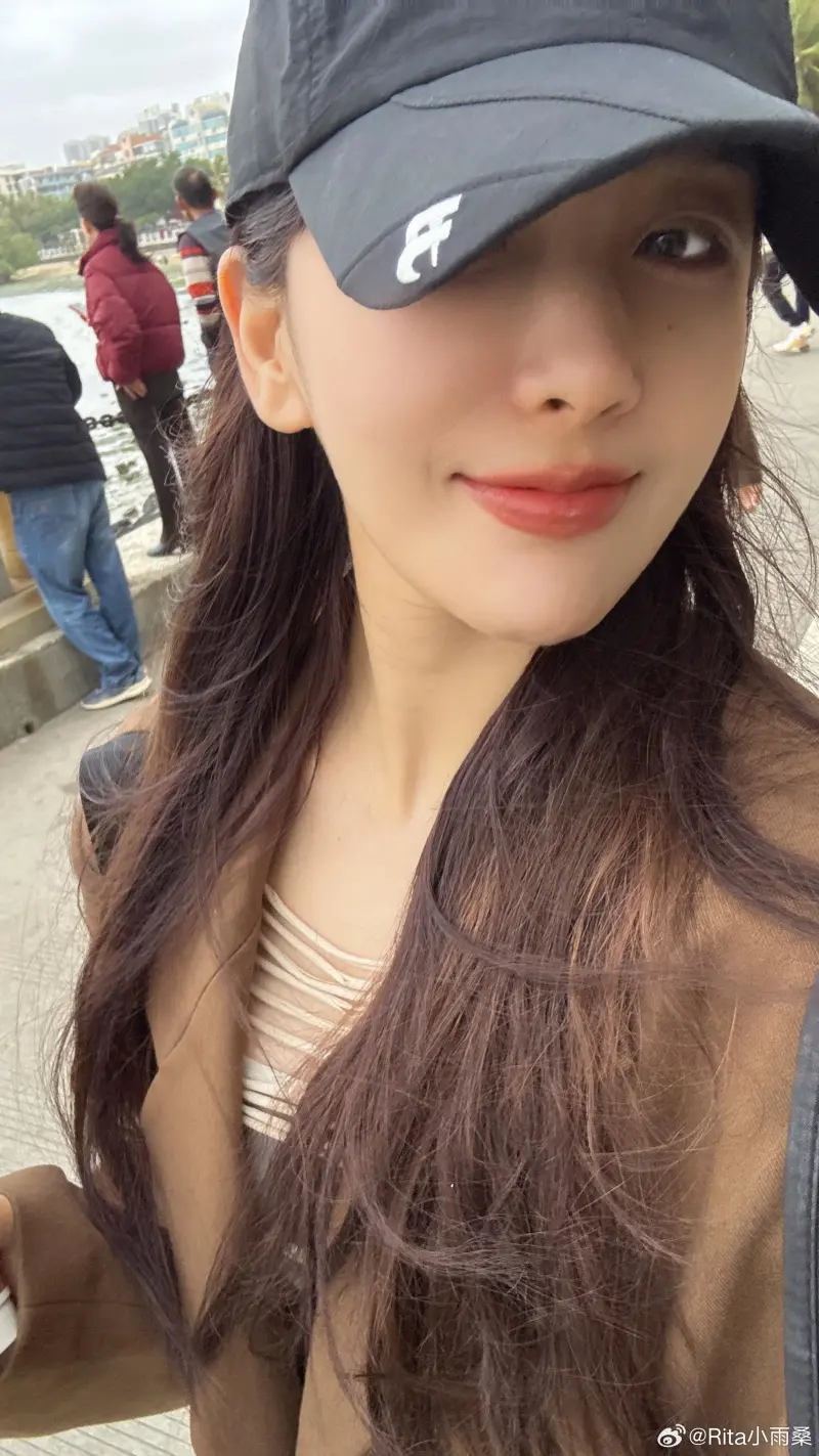 [流言板]LPL解说Rita晒照：你好，给你看几张大脸-英雄联盟丨LPL-虎扑社区