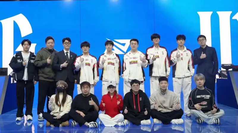 [流言板]WBG教练Shine、Kim分享队员聚餐合照：季后赛加油！！-英雄联盟丨LPL-虎扑社区