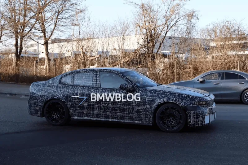 [流言板]2028燃油款宝马M3路测图首曝：四出排气、S58直六轻混引擎-汽车-汽车区-虎扑社区